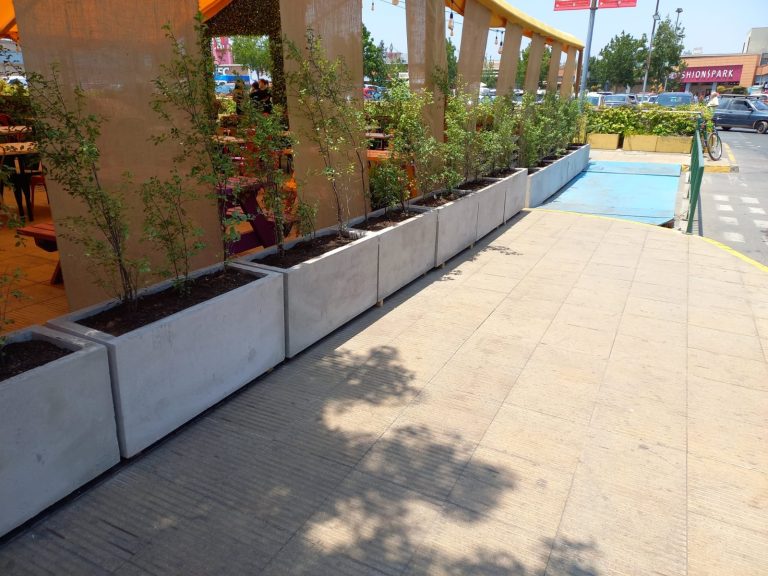 Jardinera de Cemento - Paisajismo La Isla - Maceteros - Jardineras - Arbustos.